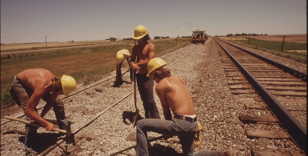 Polak pracuje długo i mało wydajnie. To nie jego wina - OKO.press