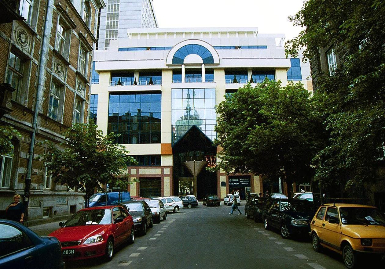 Nycz i spółki. Sprawdziliśmy, jakie interesy prowadzi warszawski Kościół