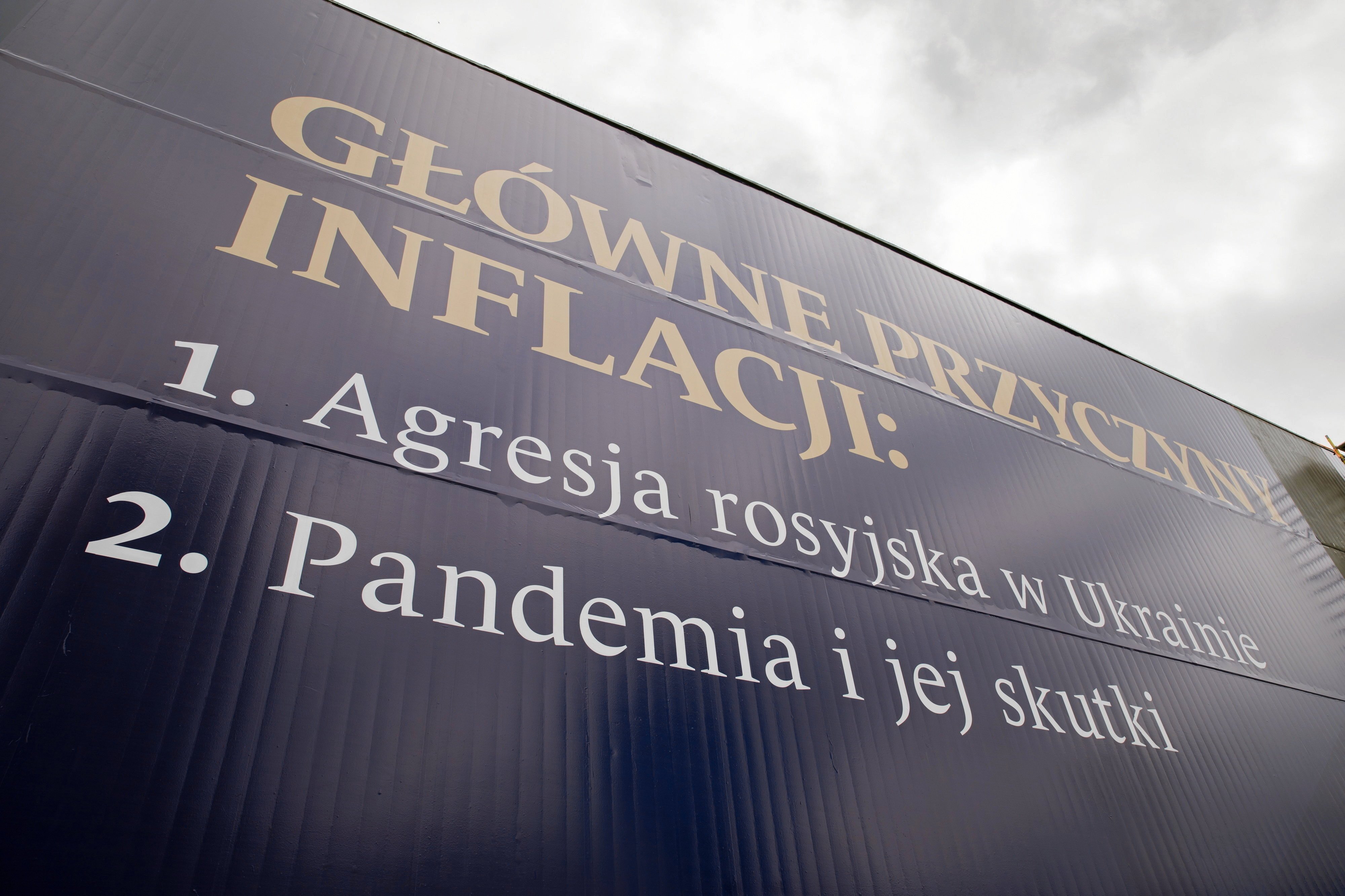 Główne przyczyny inflacji? Sprawdzamy baner na NBP - OKO.press